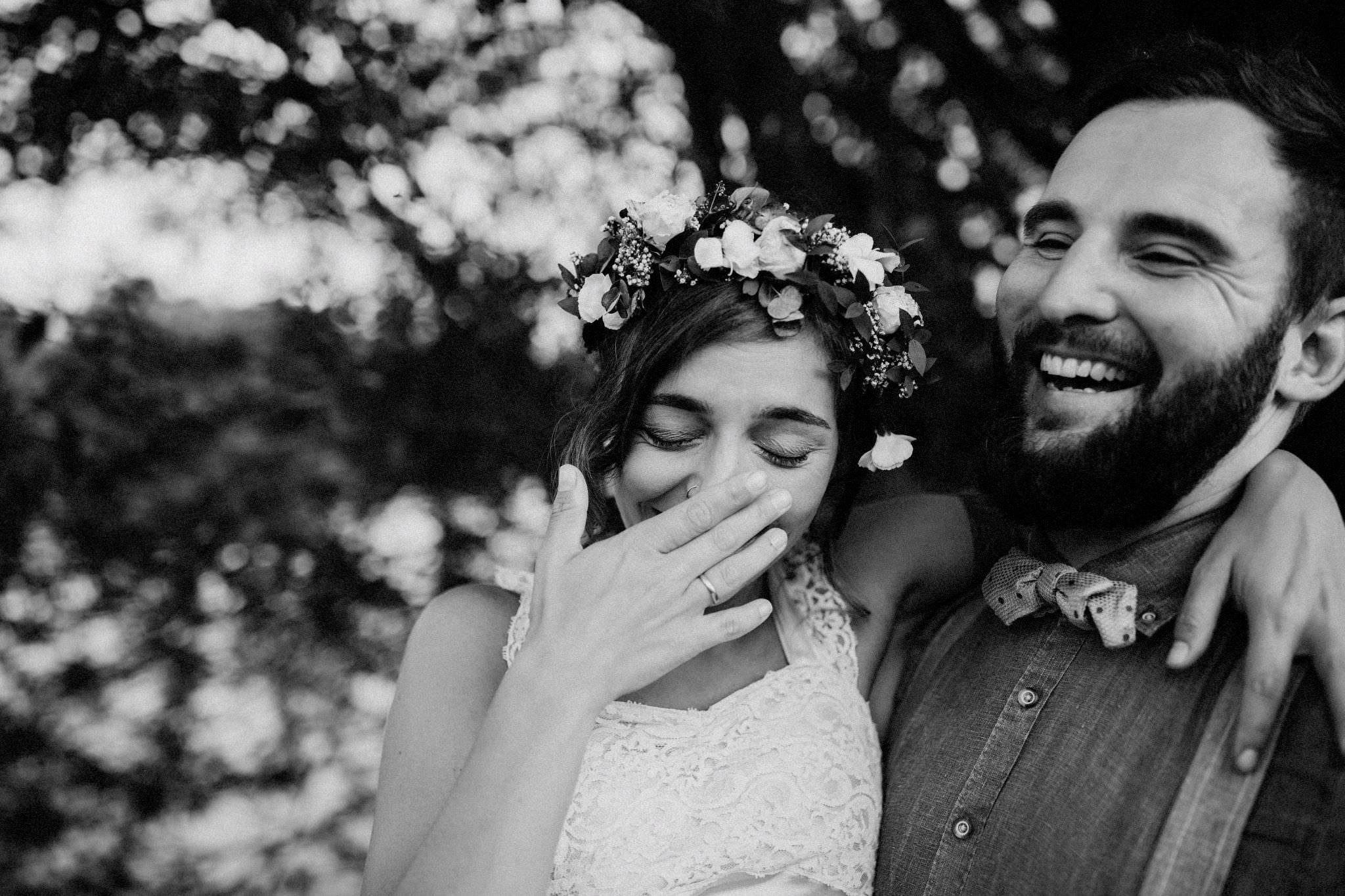 Paarfotos-locker-lachen-Paarfotoshooting - Inka Junge